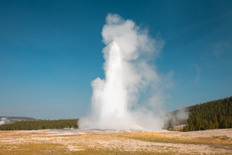 Ultimate Yellowstone Itinerary: How to Spend 1 to 5 Days For First-Timers